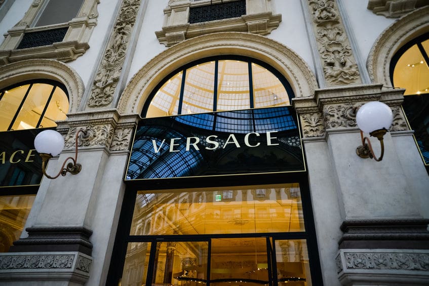 Versace gaat door het stof voor China - IVRM